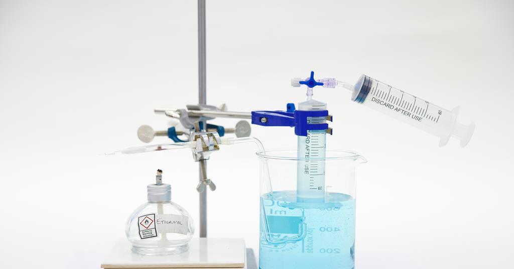 Cracking! | Exhibition chemistry | RSC Education