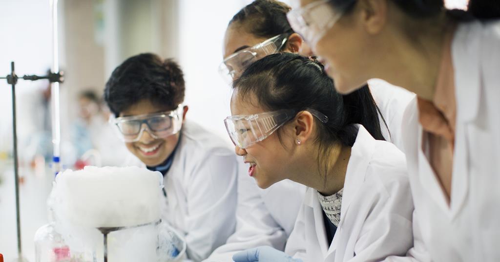 Build students' confidence in their practical skills | Analysis | RSC ...