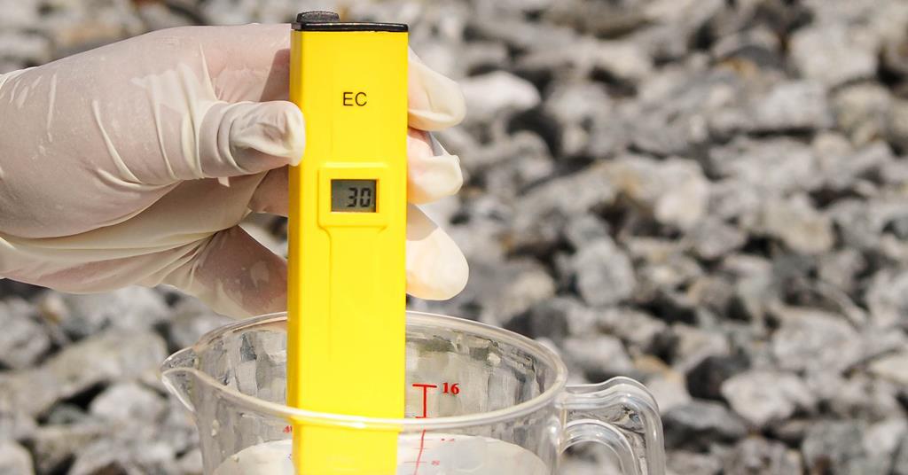 Using a microscale conductivity meter | Class experiment | RSC Education