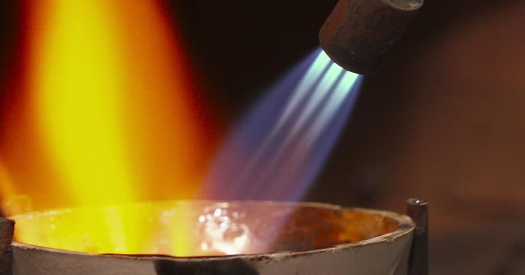 Competition for oxygen | reacting metals with oxides | Class experiment ...