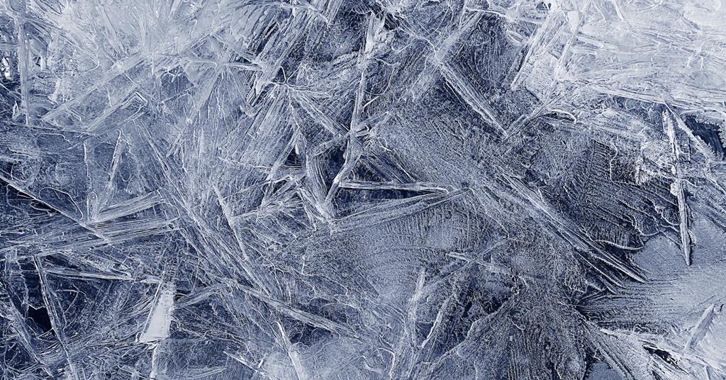 Liquid and solid water; the growth of ice crystals | Resource | RSC ...