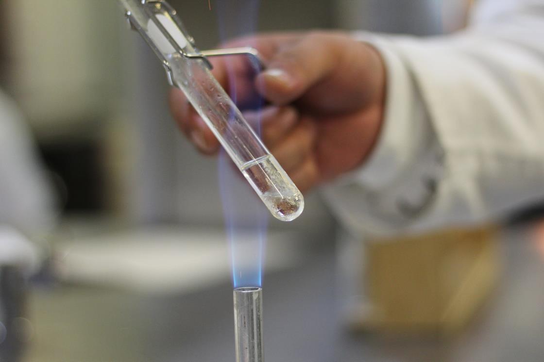 The preparation and properties of oxygen | Class experiment | RSC Education