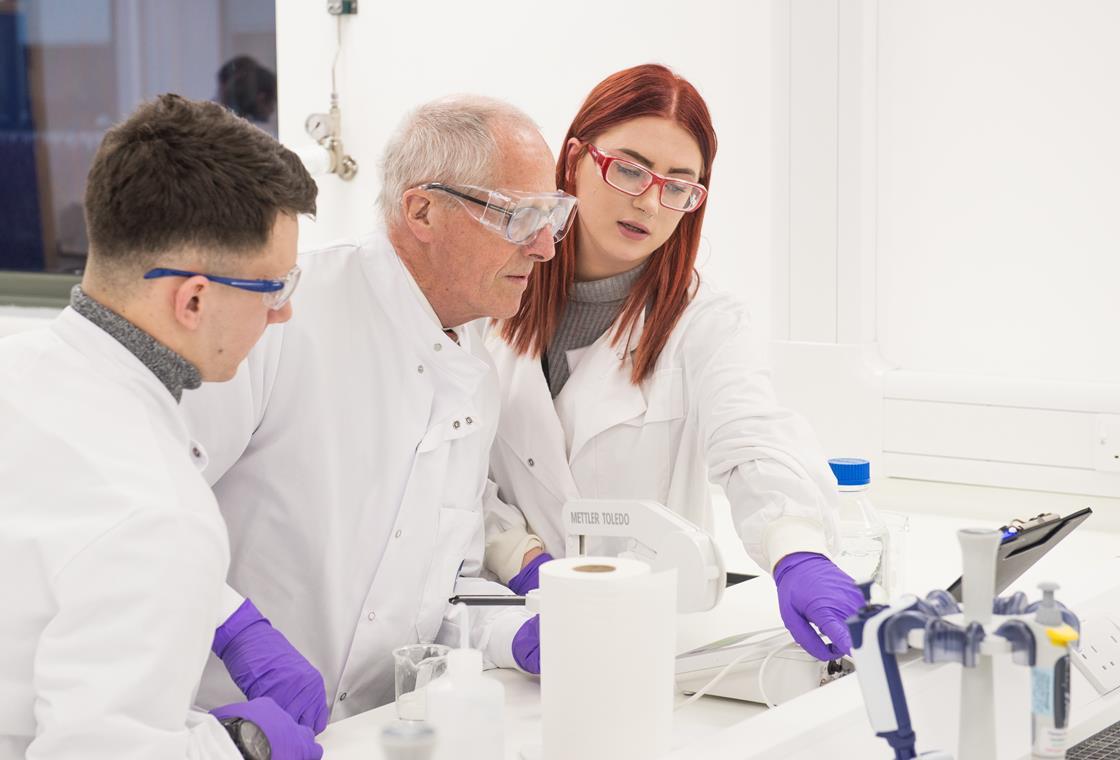 Uptake of science apprenticeships grows | Analysis | RSC Education