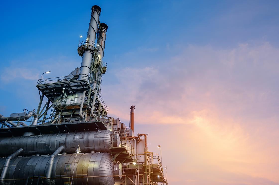 Cracking hydrocarbons in liquid paraffin with a catalyst ...