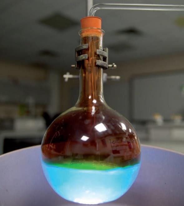 Dissolving copper in nitric acid | Exhibition chemistry | RSC Education