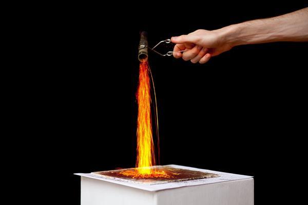 Bright sparks | Exhibition chemistry | RSC Education